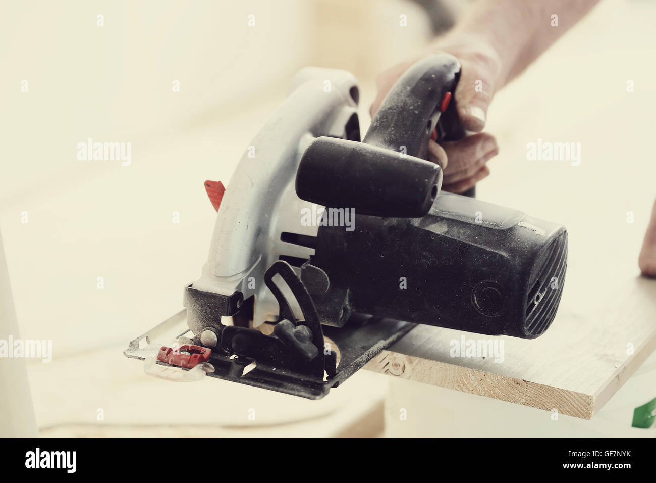 Man holding circular saw hi-res stock photography and images - Alamy