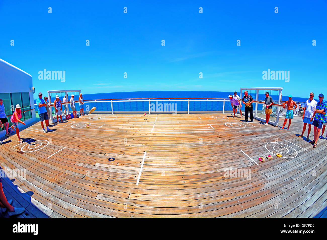 Deck quoits hi-res stock photography and images - Alamy