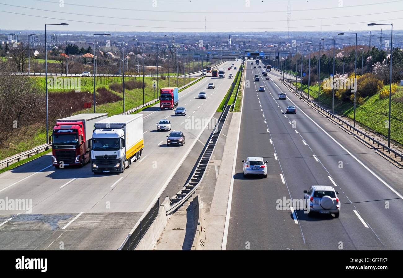 Car traffic on four lane hi-res stock photography and images - Alamy