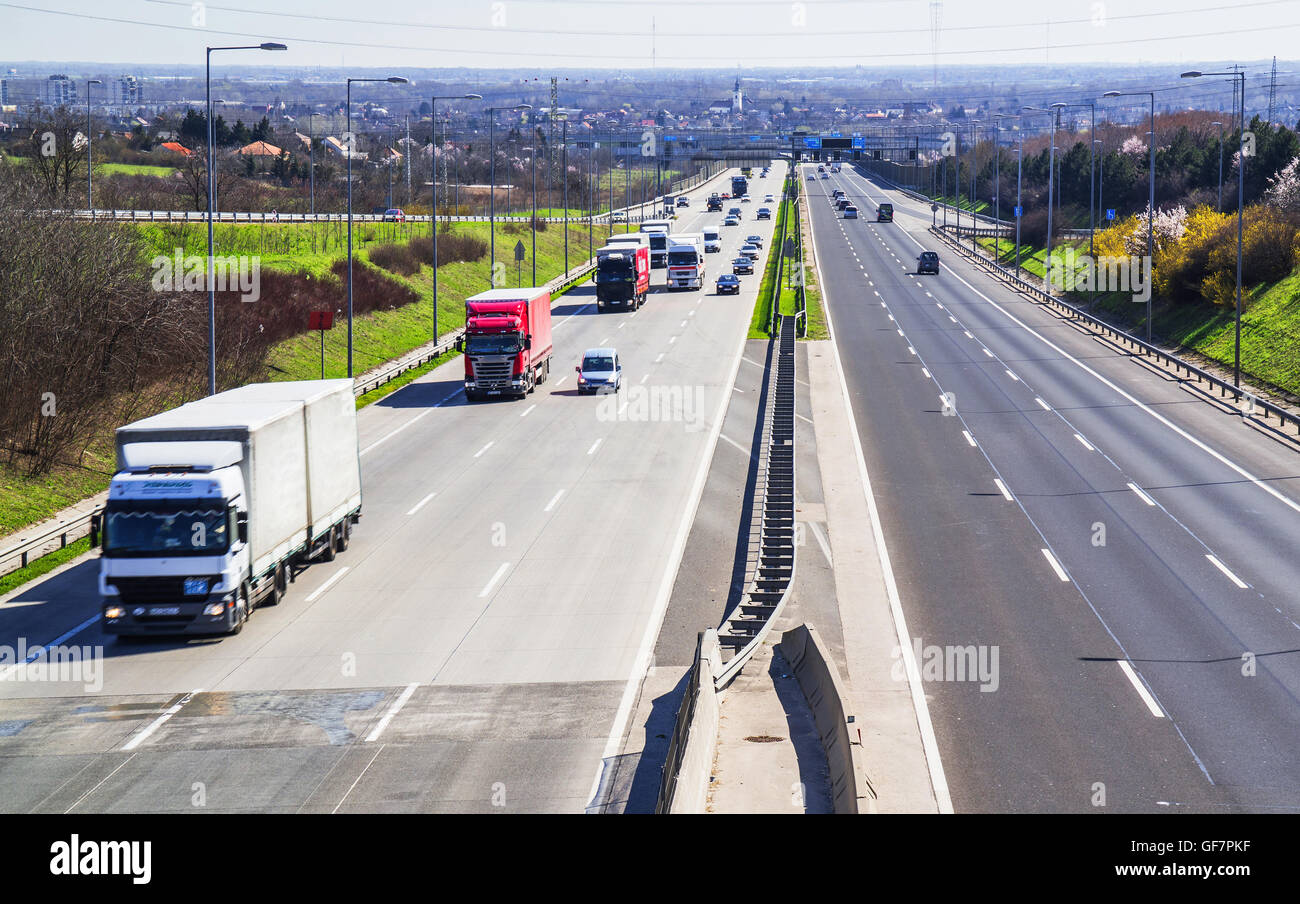 Four lane highway hi-res stock photography and images - Alamy