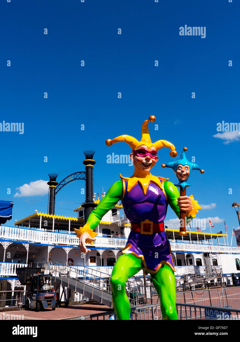 Colourful statue by the Paddle Wheeler Creole Queen in New Orleans ...