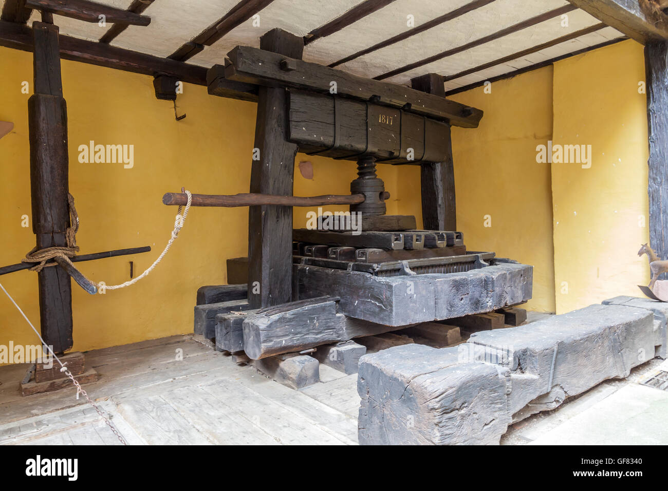 Old screw press hi-res stock photography and images - Alamy