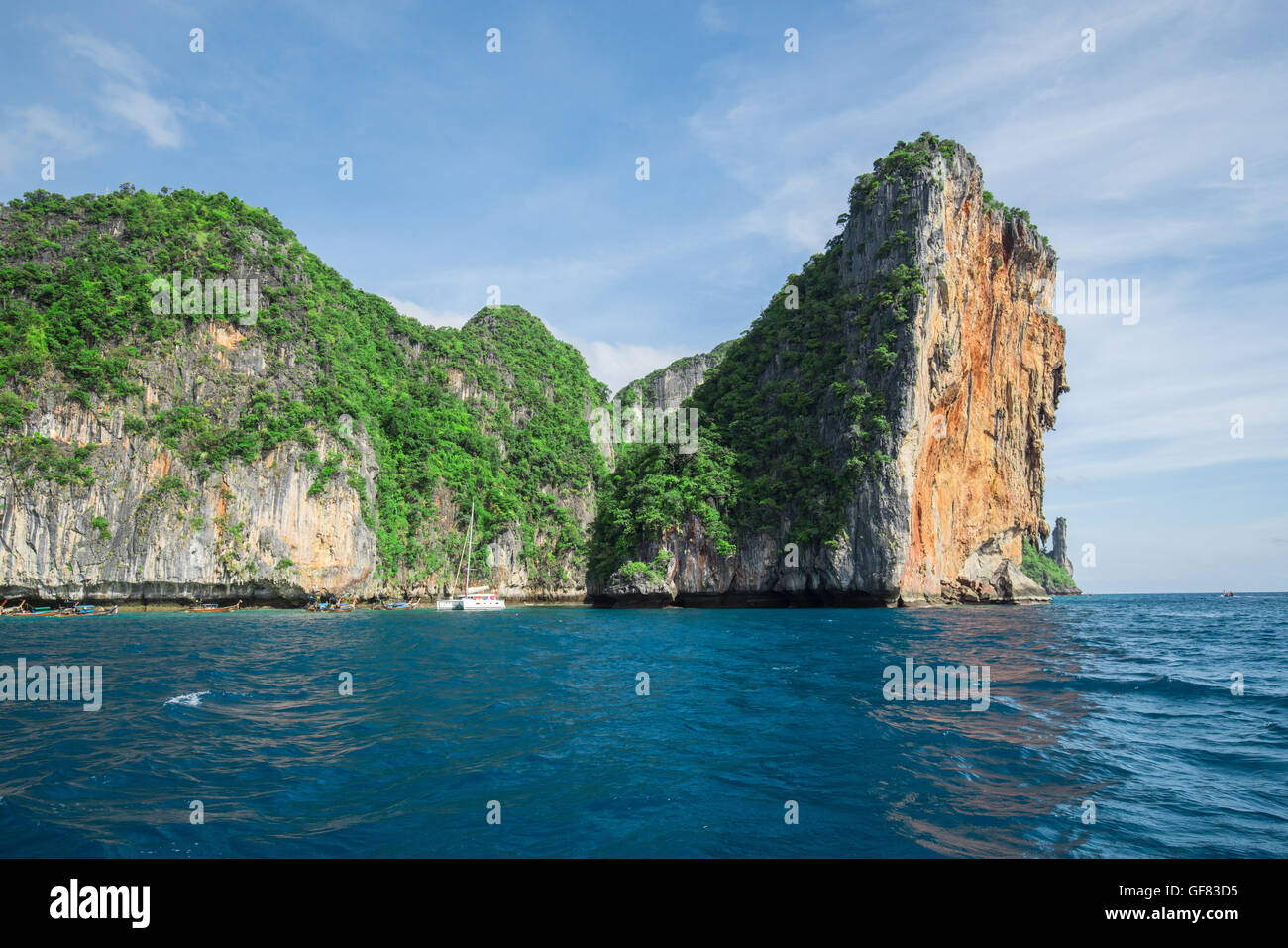 Forest cliff hi-res stock photography and images - Alamy