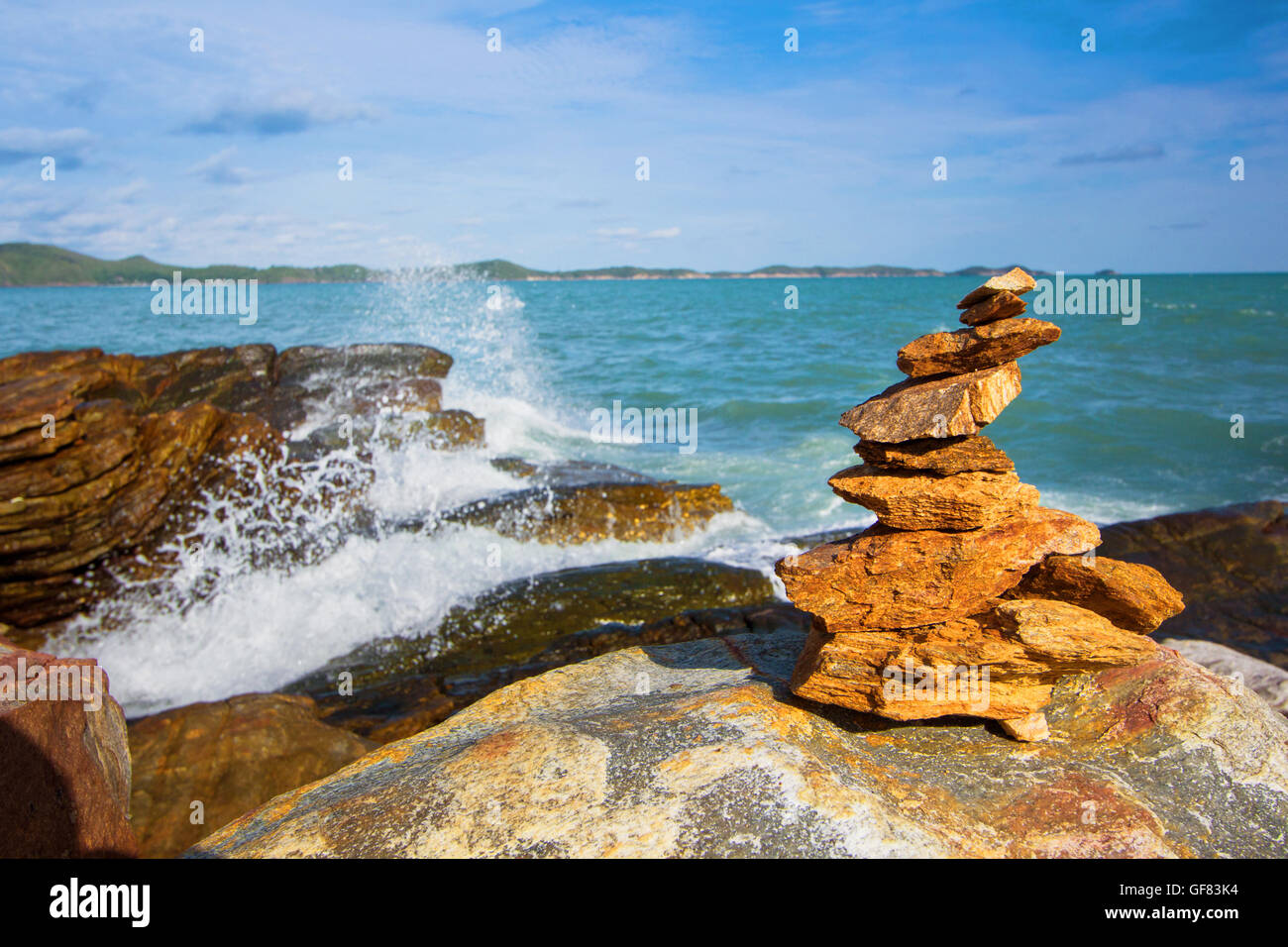 Stone stack beach hi-res stock photography and images - Alamy