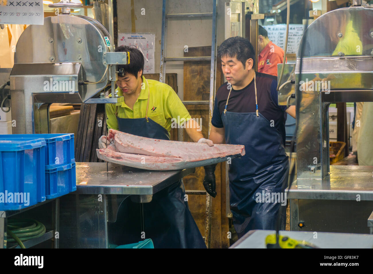 Cutting fish hi-res stock photography and images - Alamy