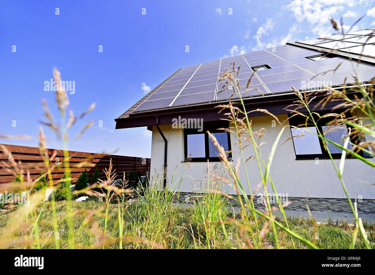 Renewable energy house with solar and thermal photovoltaic panels on ...