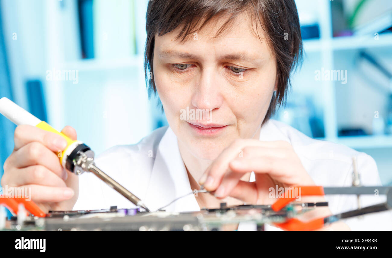 Women soldering hi-res stock photography and images - Alamy