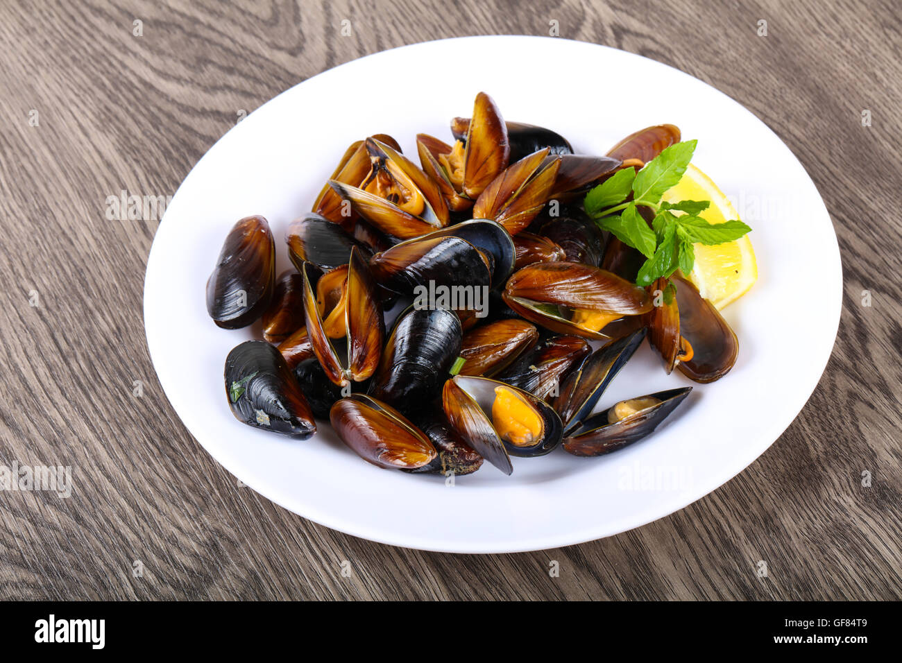 Boiled mussels with parsley on the wood background Stock Photo - Alamy