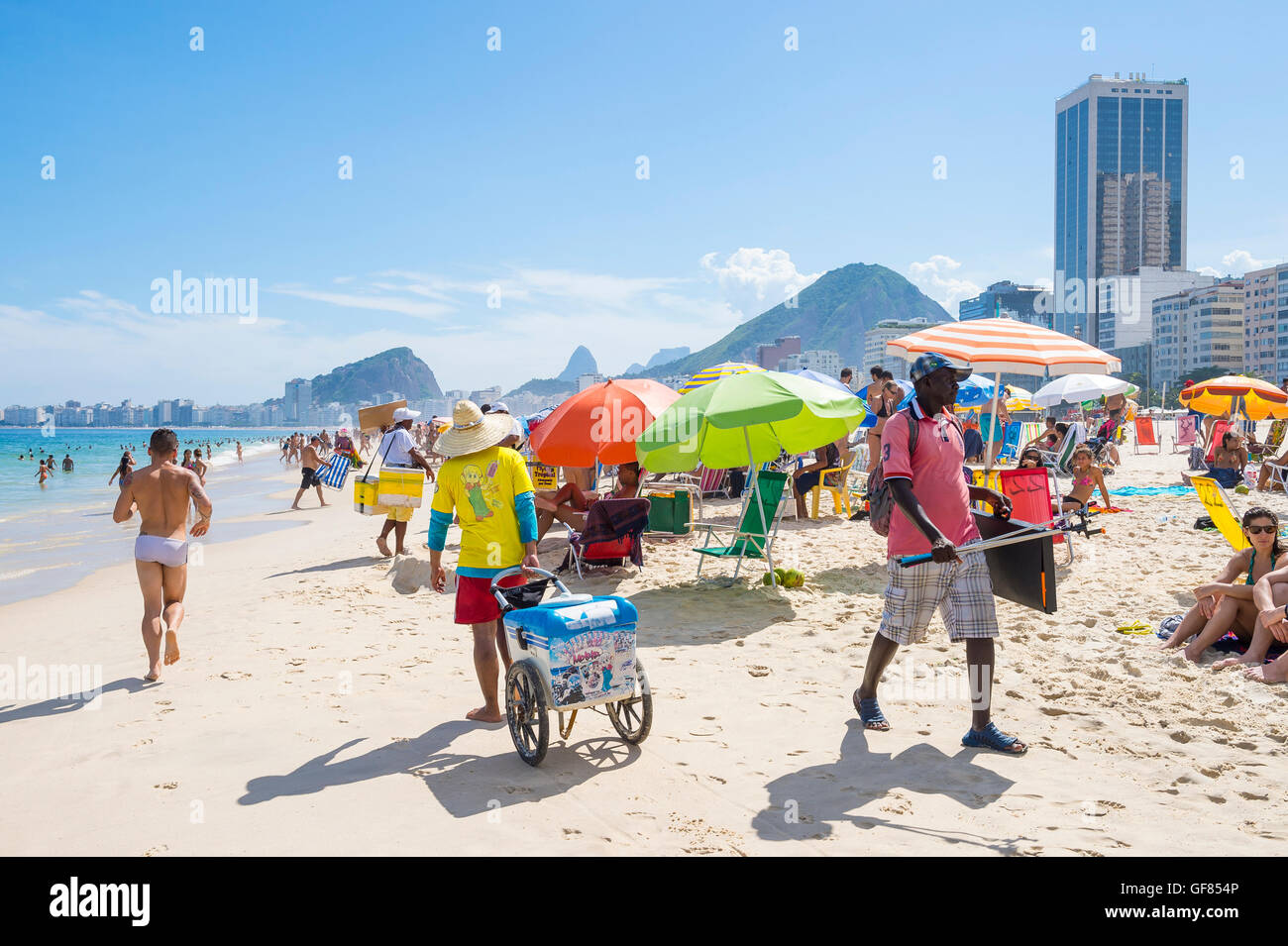 RIO DE JANEIRO - FEBRUARY 27, 2016: Crowds of beachgoers fill ...