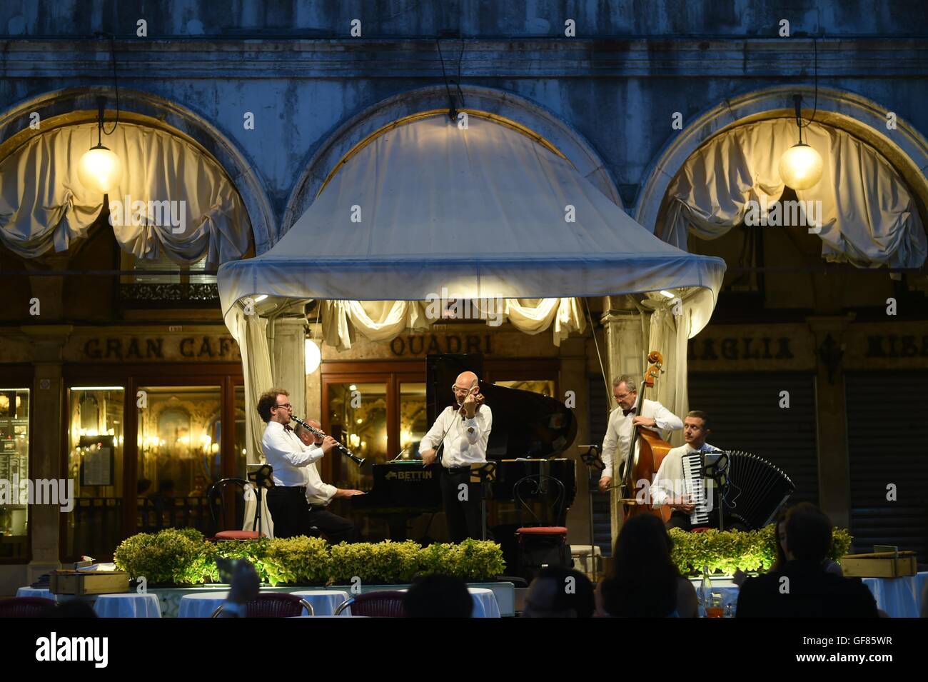 An evening out in Venice Stock Photo - Alamy