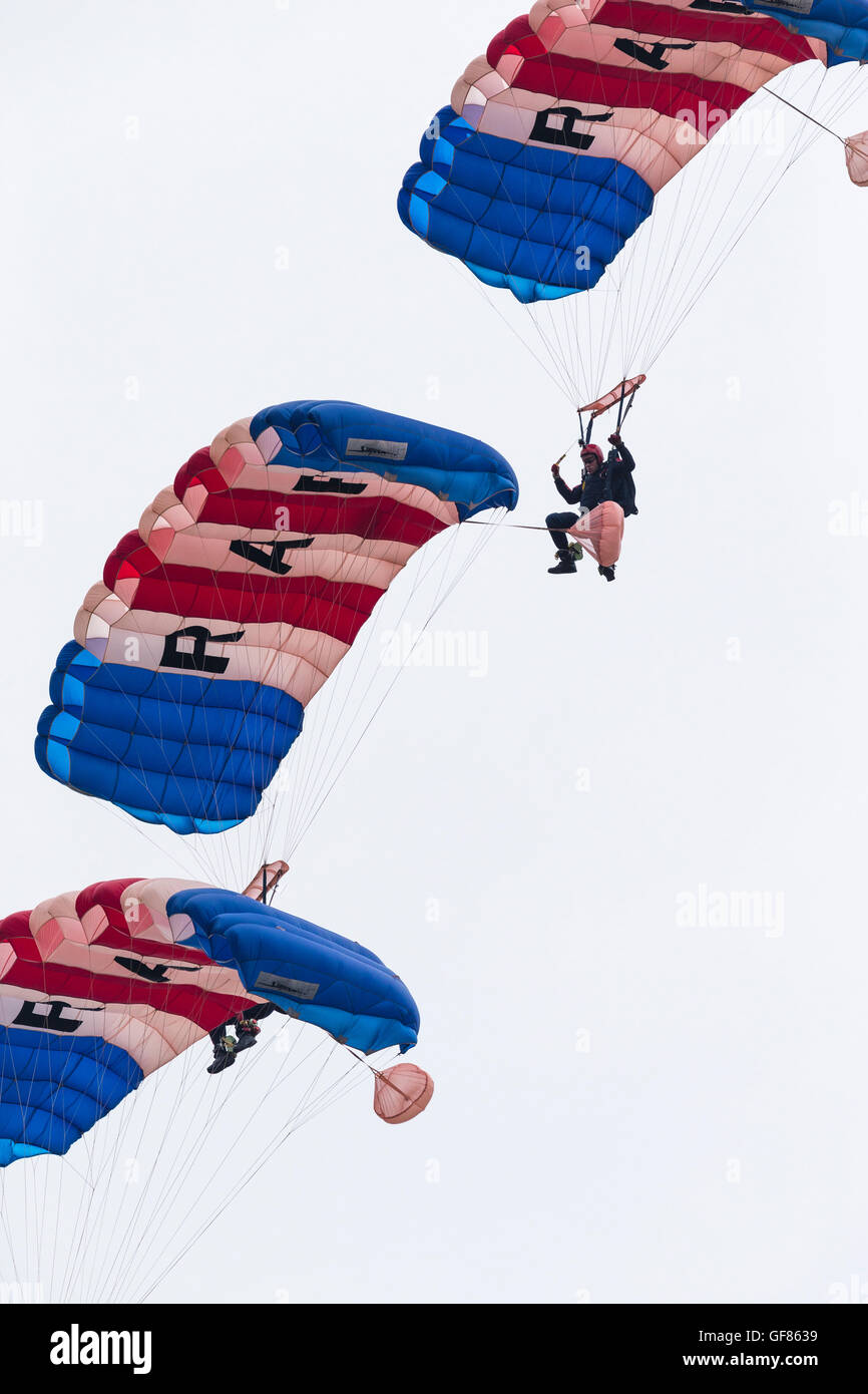 Parachute raf hi-res stock photography and images - Alamy