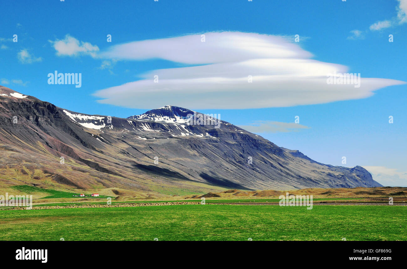 Icelandic landscape with mountains hi-res stock photography and images ...