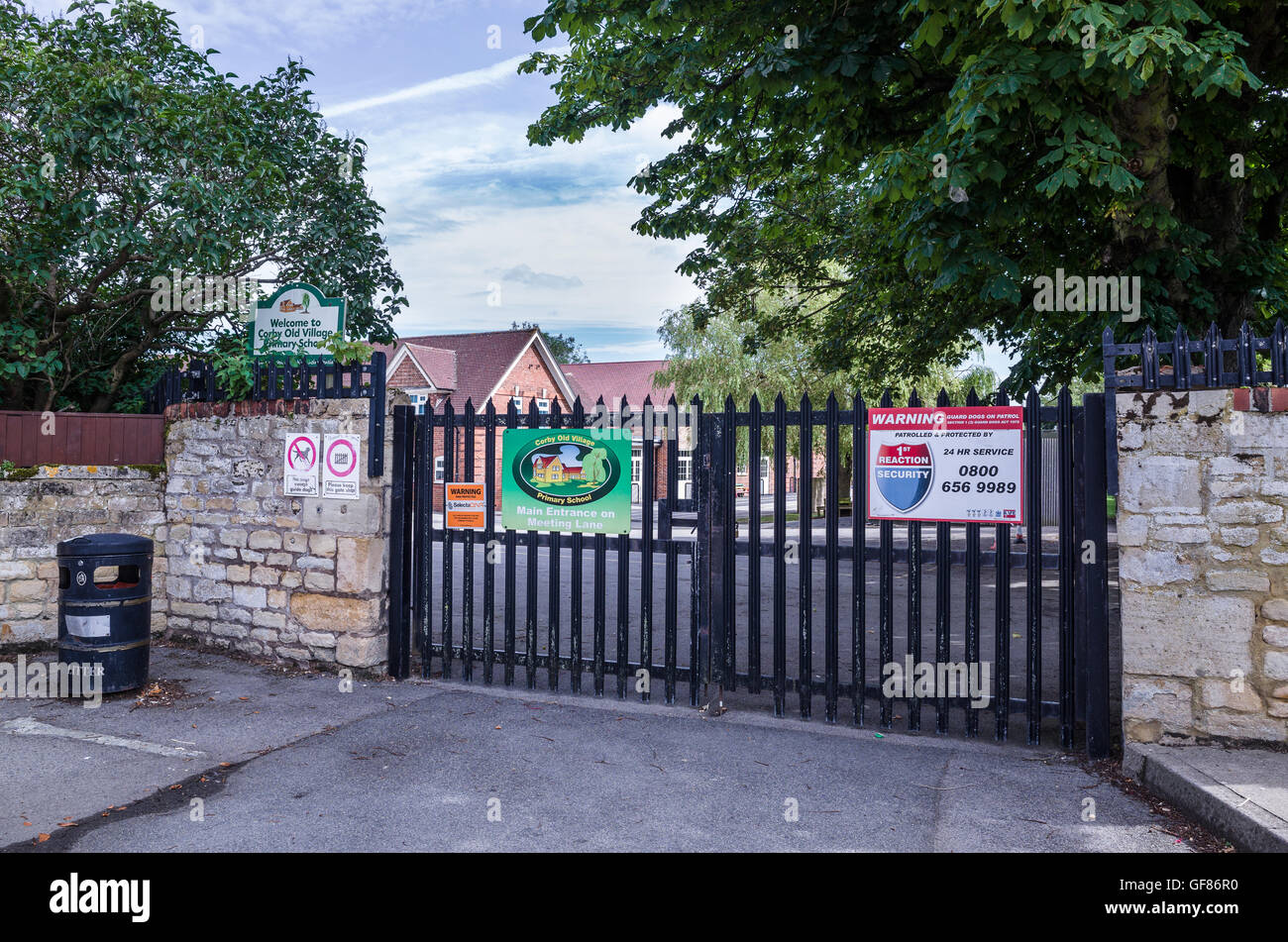 Corby old village primary school Stock Photo - Alamy