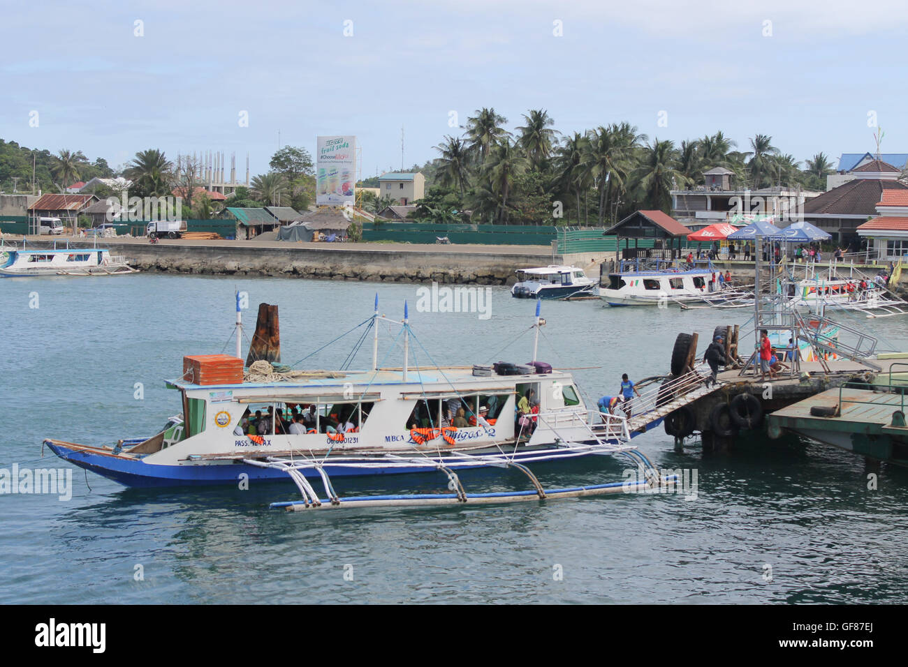 Passengers getting off a ferry Stock Photo - Alamy