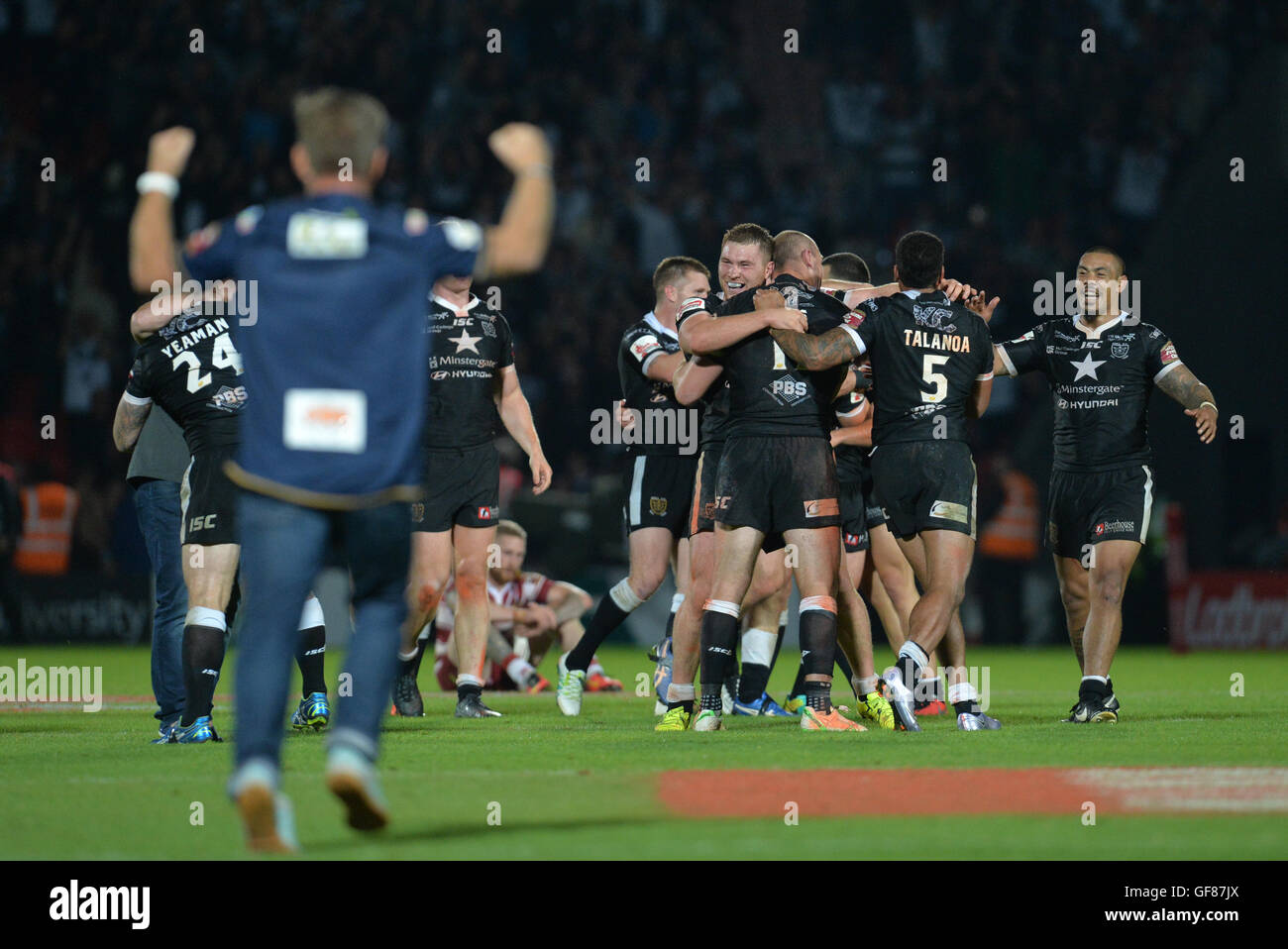 Hull FC players celebrate after their victory in the Ladbrokes ...