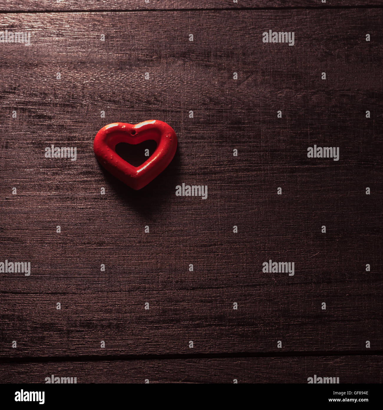 red heart on a background of wood Stock Photo - Alamy