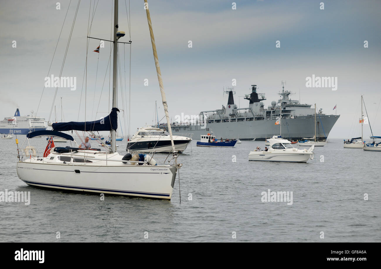 The Royal Navy 'Albion' class, assault ship HMS Bulwark with the yachts ...