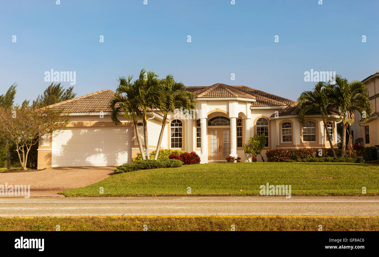 Typical Southwest Florida concrete block and stucco home in the ...