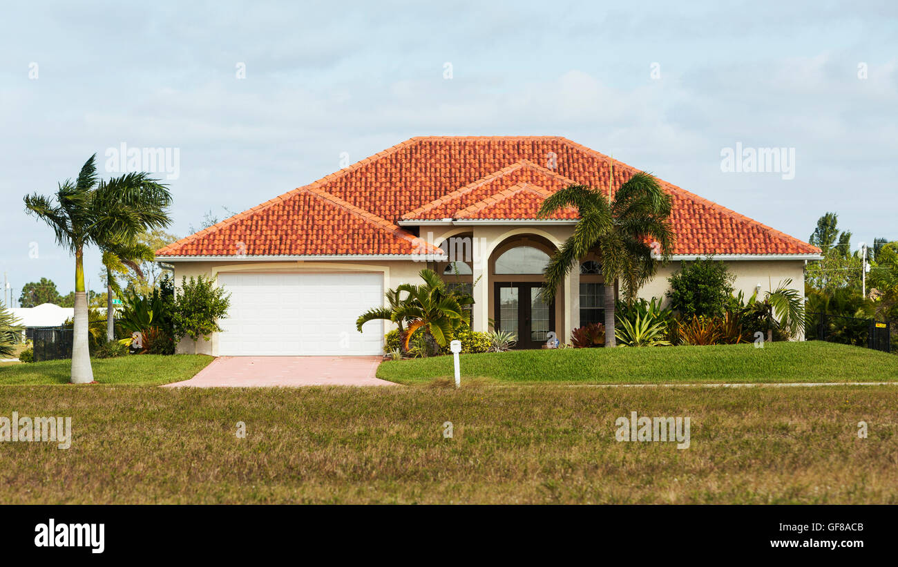 Typical Southwest Florida concrete block and stucco home in the ...
