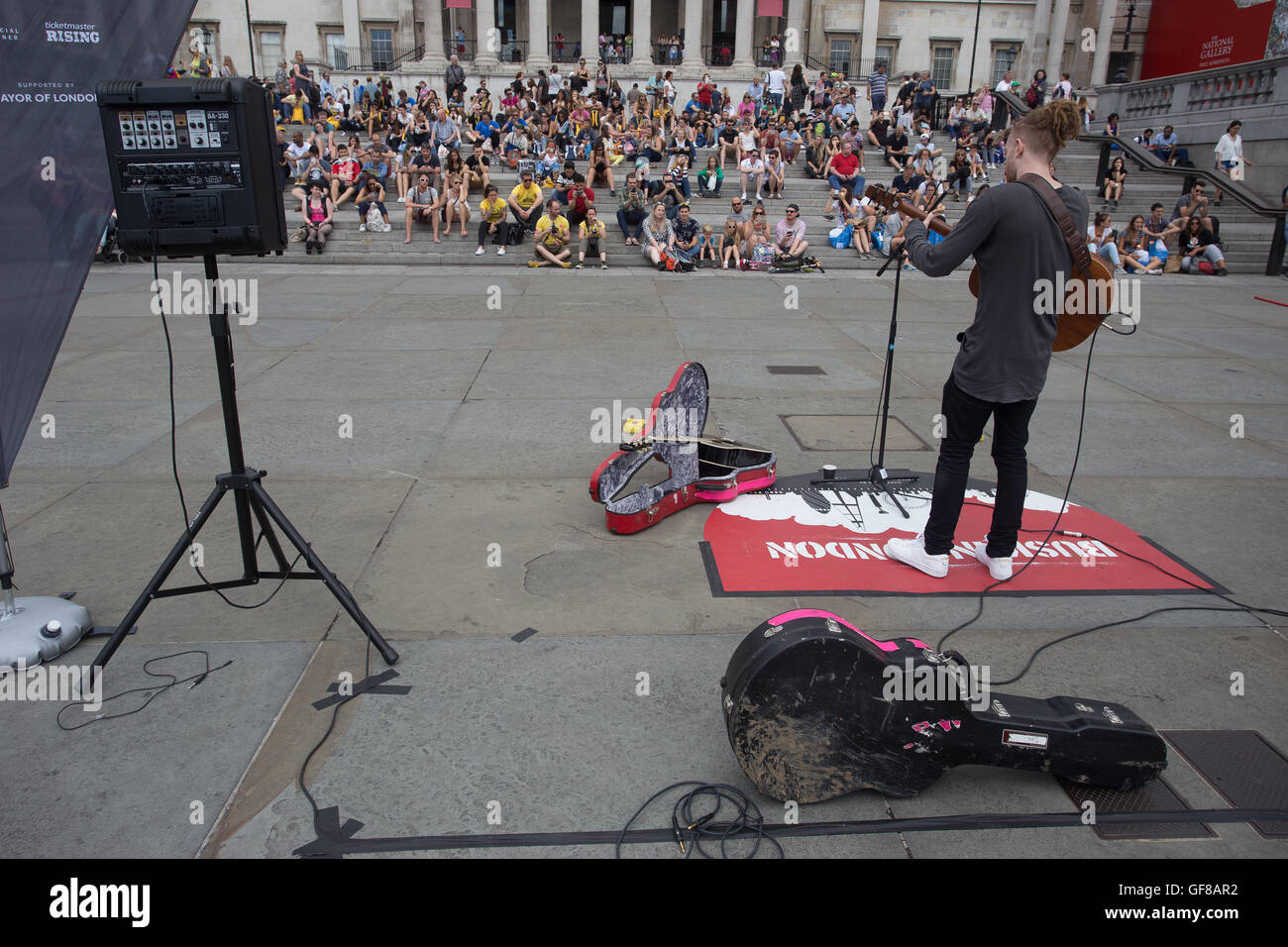 Busk in london festival hi-res stock photography and images - Alamy