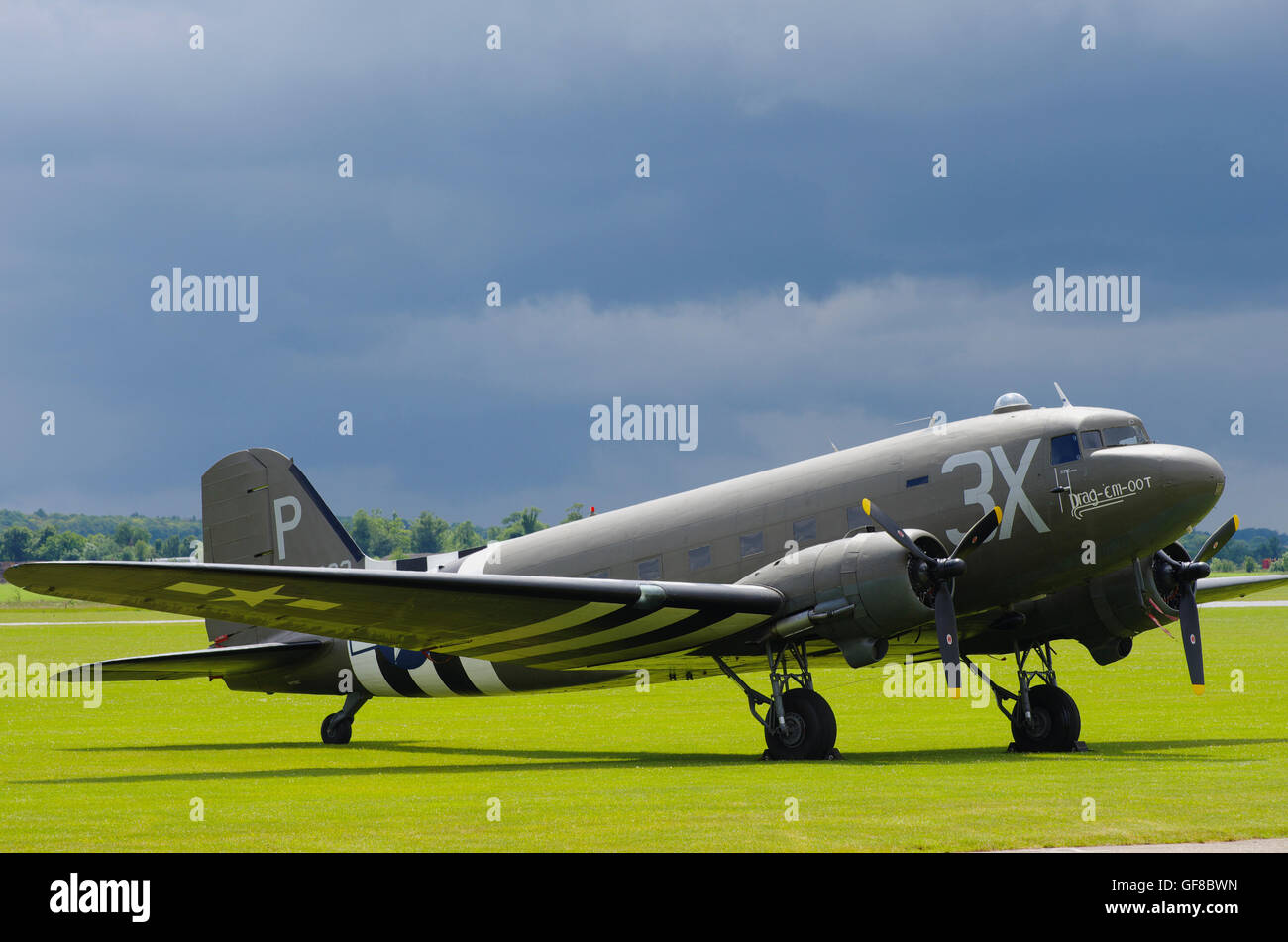 Douglas c47 ww2 hi-res stock photography and images - Alamy