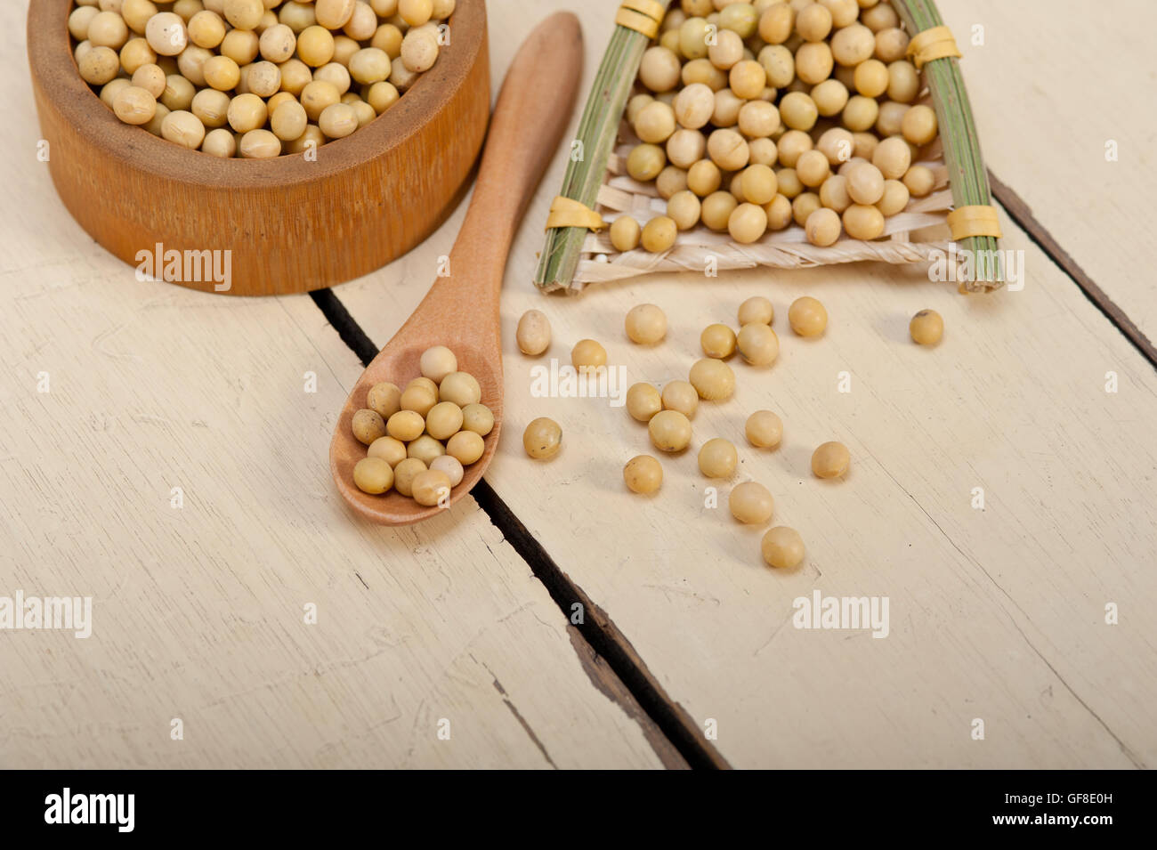 organic soya beans over rustic wood table macro closeup Stock Photo - Alamy