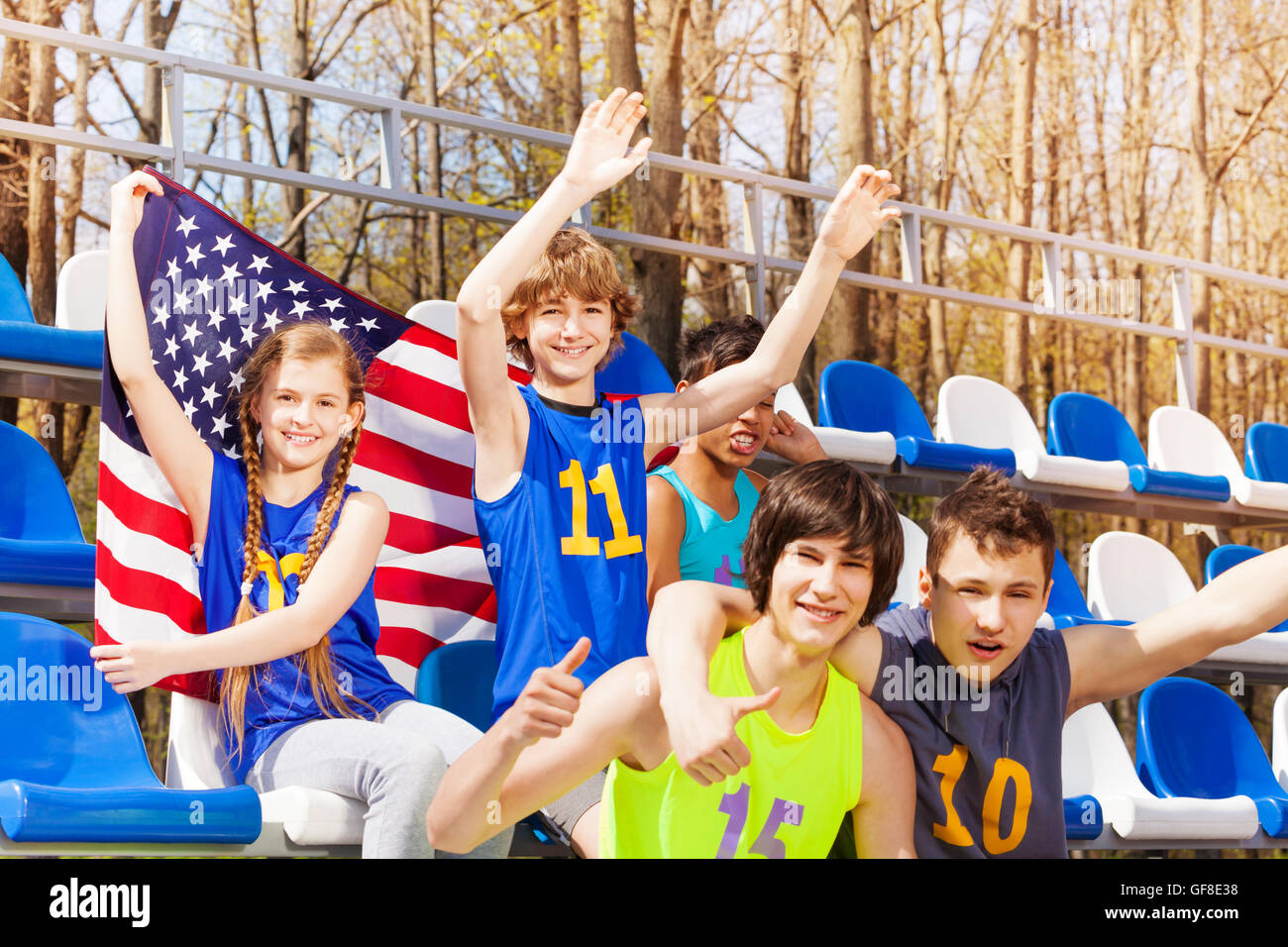 Sport athletics celebrating smiling hi-res stock photography and images ...