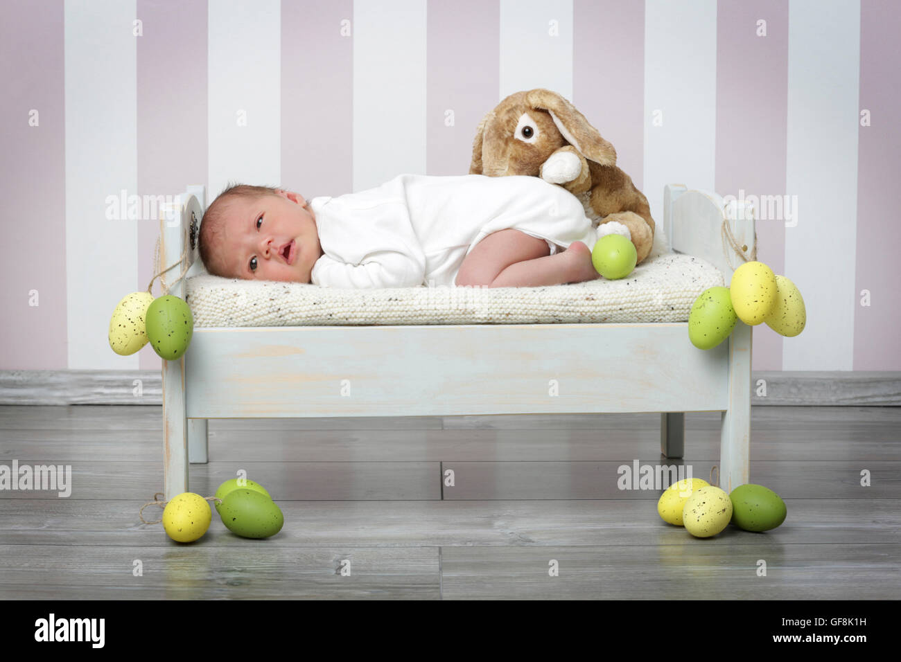 Newborn childrens hi-res stock photography and images - Alamy