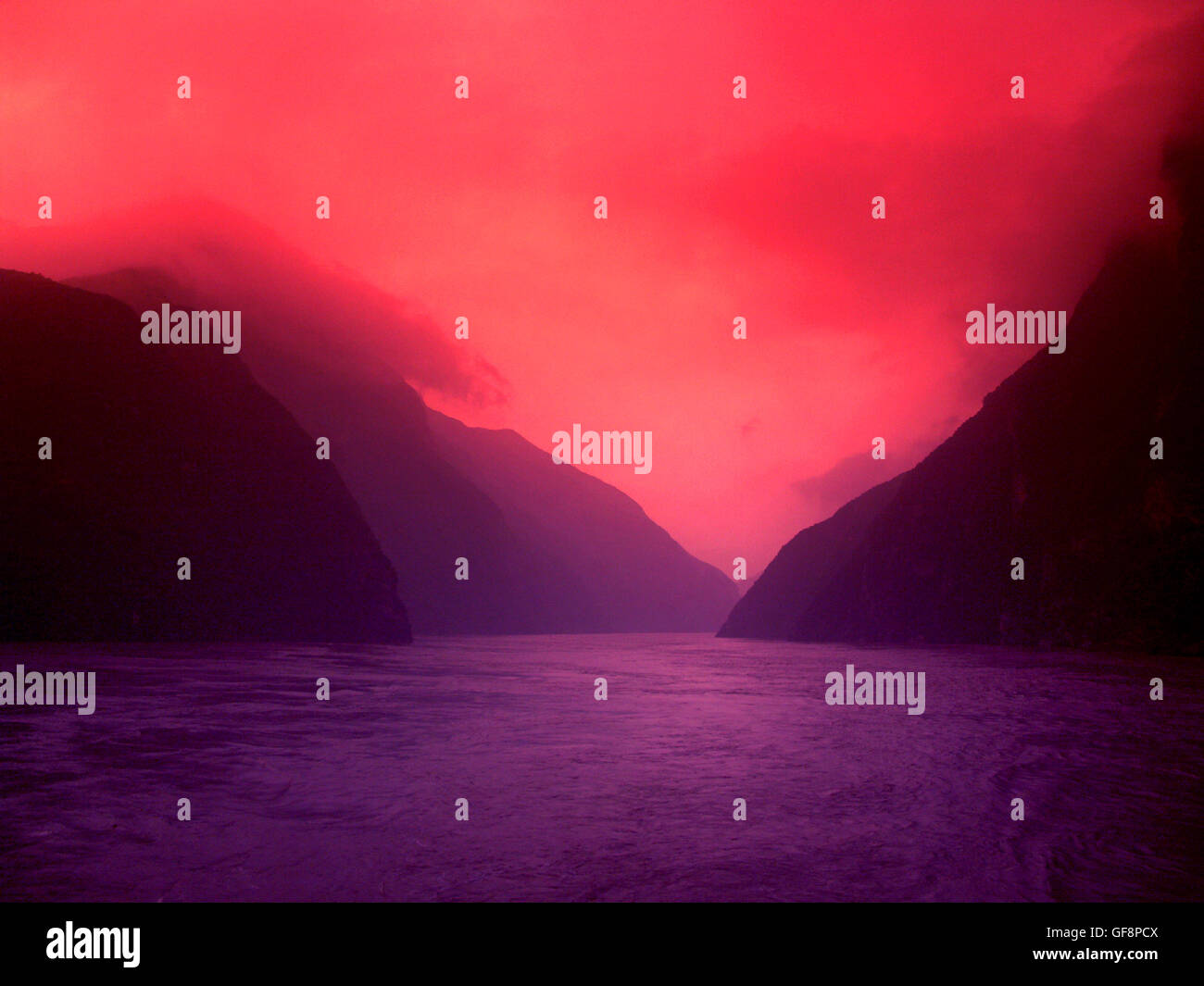 Xiling Gorge, the easternmost of the Three Gorges on the Yangtze River ...