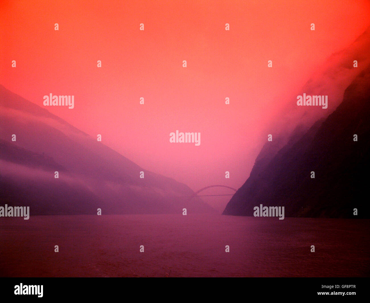 Xiling Gorge, the easternmost of the Three Gorges on the Yangtze River ...