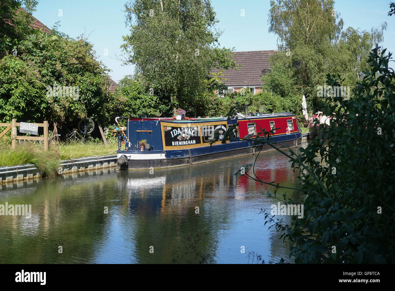 Narrow Boat at Reading Marine Moorings -1 Stock Photo - Alamy
