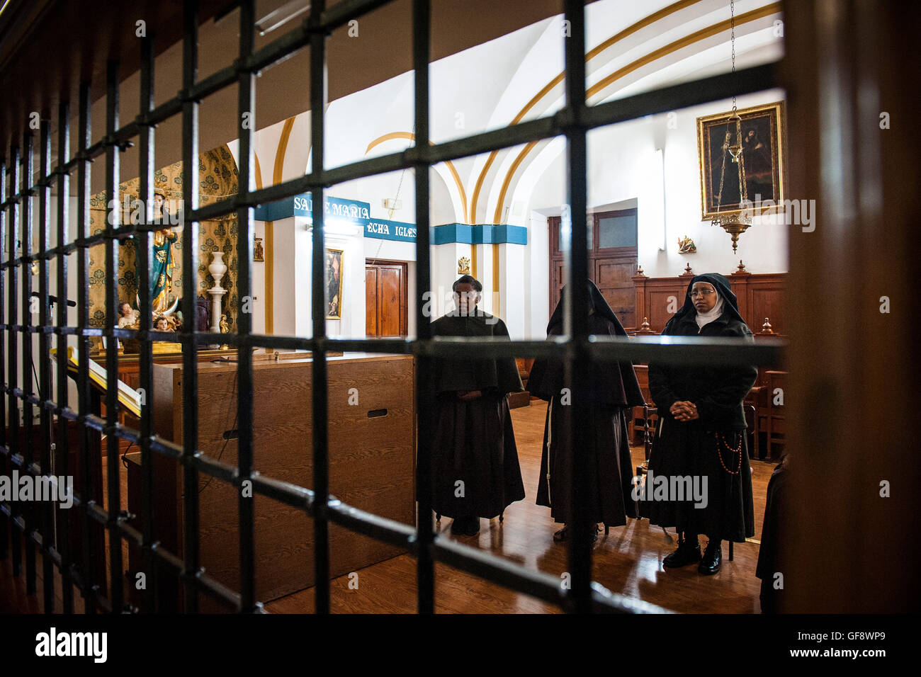 Cloistered nuns hi-res stock photography and images - Alamy
