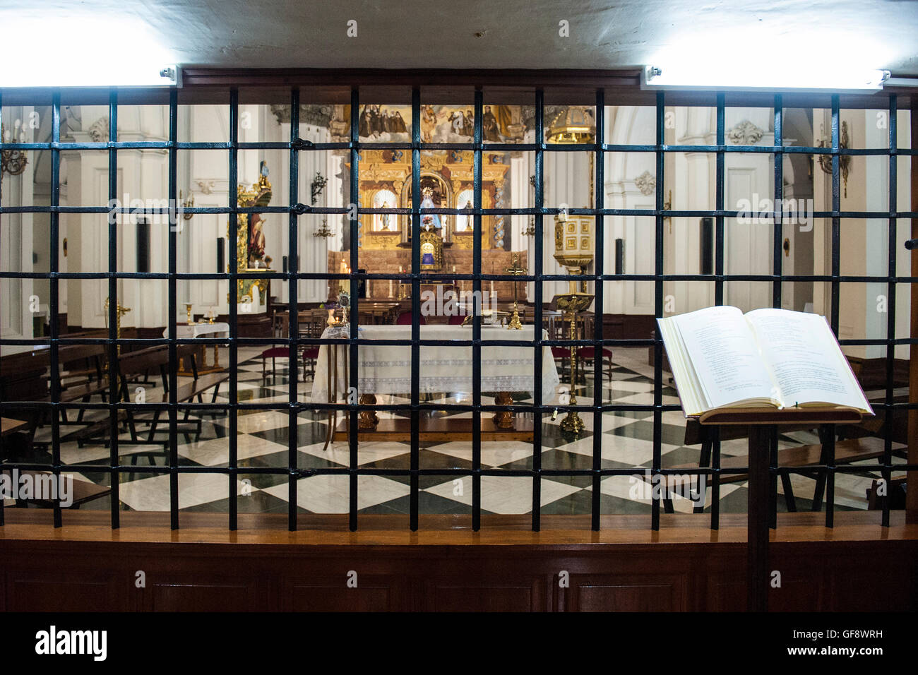 Cloistered hi-res stock photography and images - Alamy