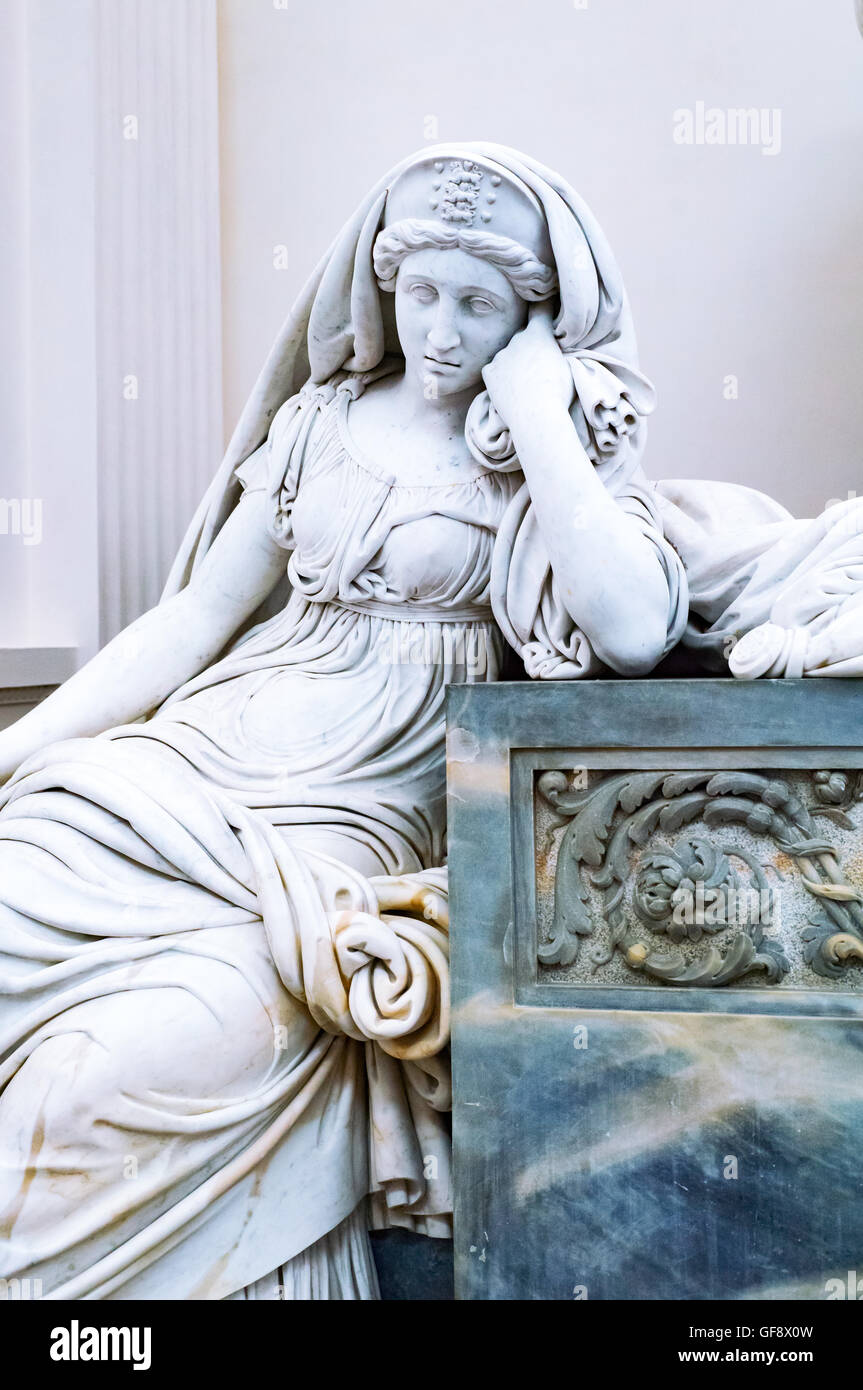 Grieving woman sculpture hi-res stock photography and images - Alamy