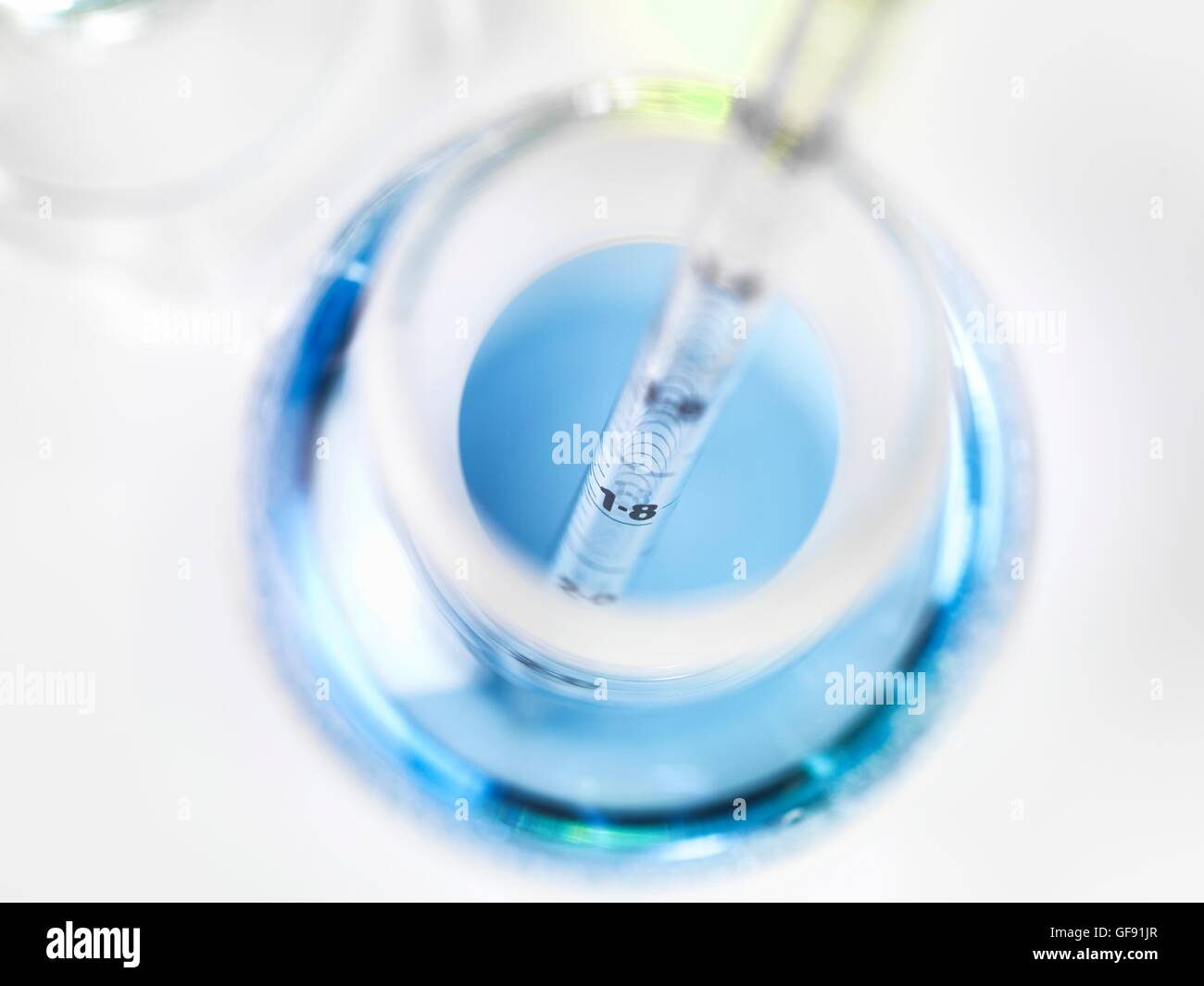 Conical flask and pipette hi-res stock photography and images - Alamy