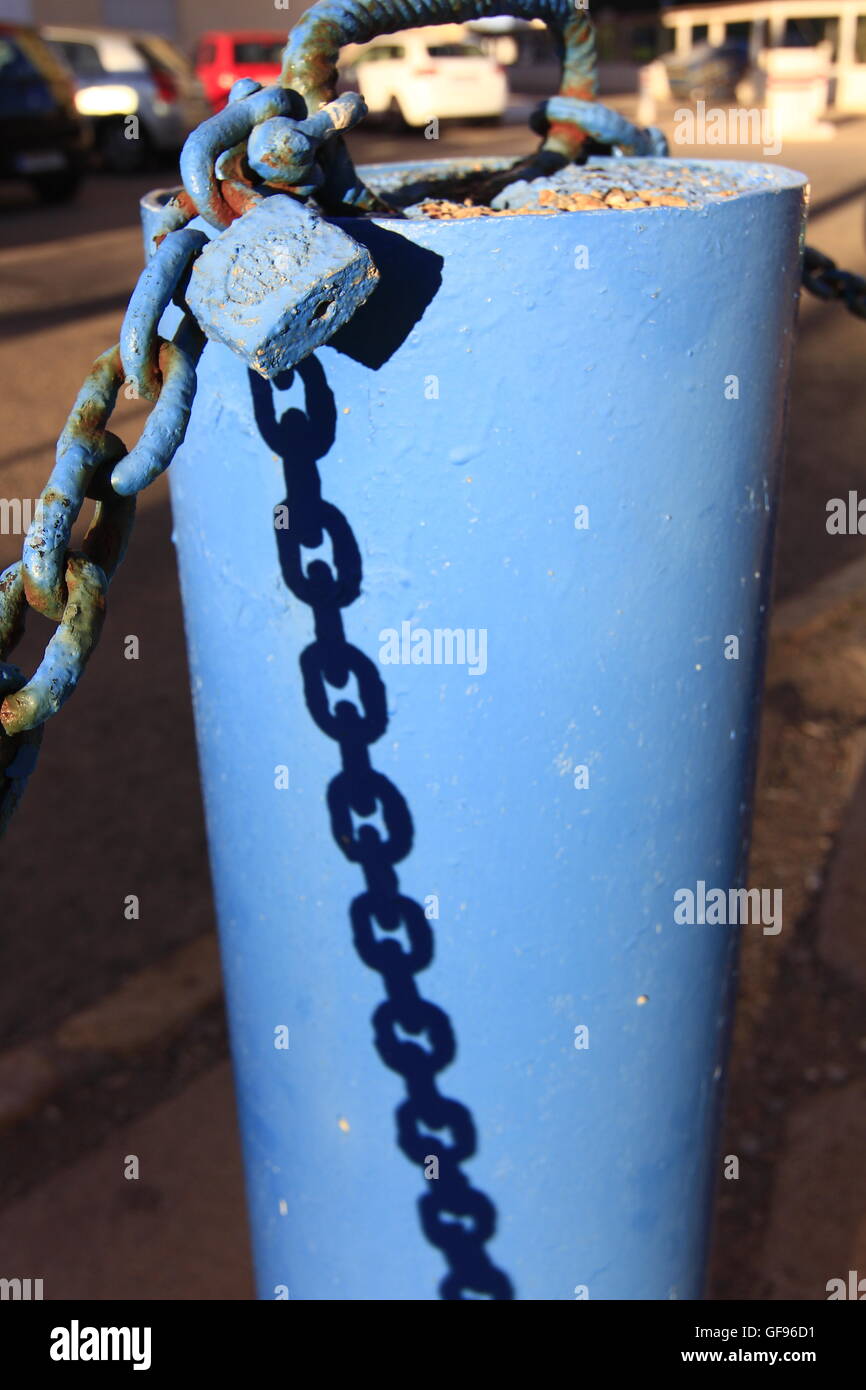chain detail on a street Stock Photo - Alamy