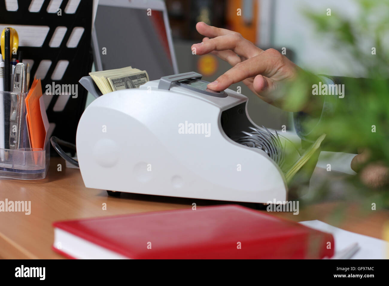 Banknote counter hi-res stock photography and images - Alamy