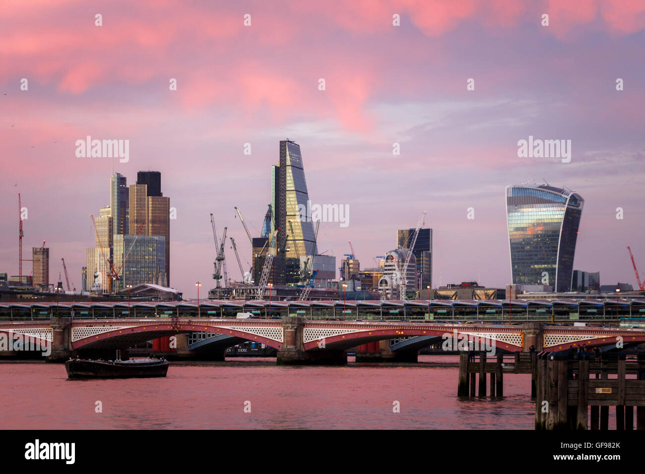 Shot of famous London buildings taken at sunset Stock Photo - Alamy