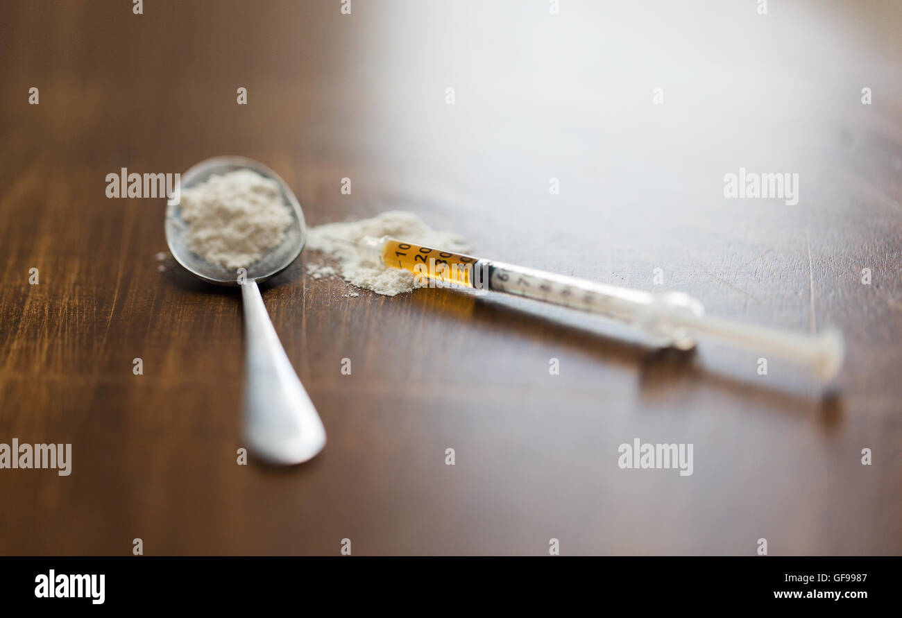 Cocaine syringe hi-res stock photography and images - Alamy