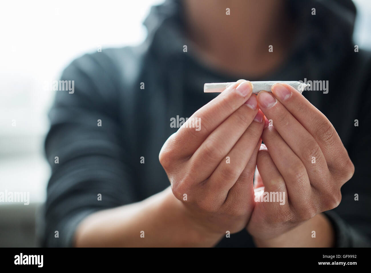 Woman Smoking Roll Up Cigarette Stock Photos & Woman Smoking Roll Up ...