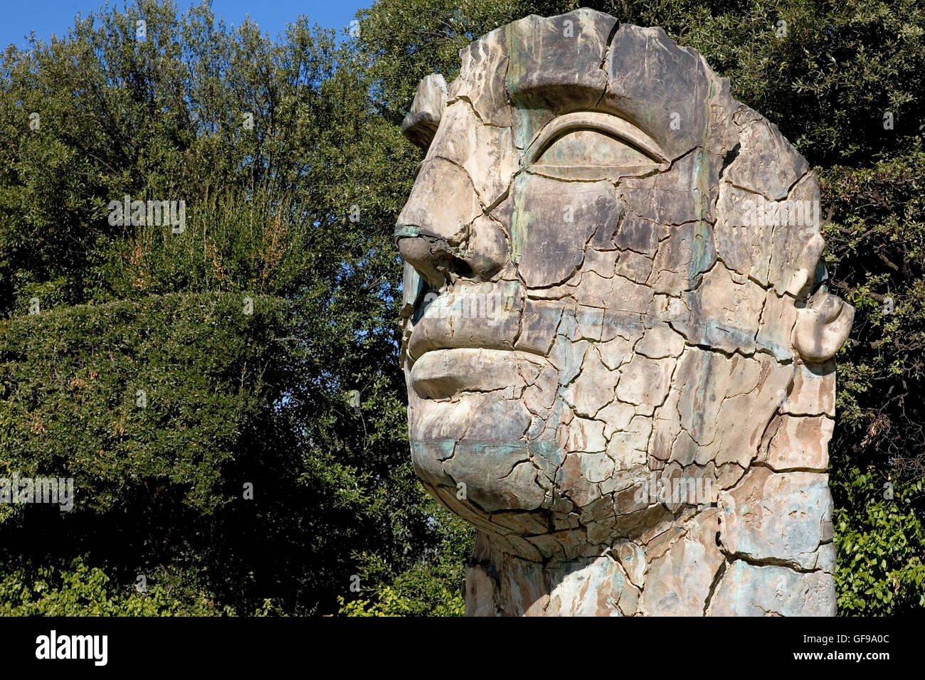 Igor Mitoraj’s “Tyndareus Cracked” (1998): modern sculpture in the ...