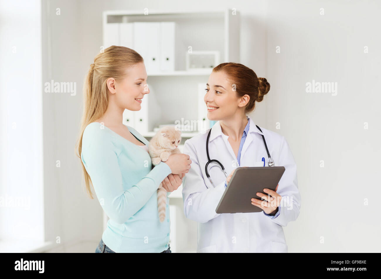 Doctor cat hi-res stock photography and images - Alamy