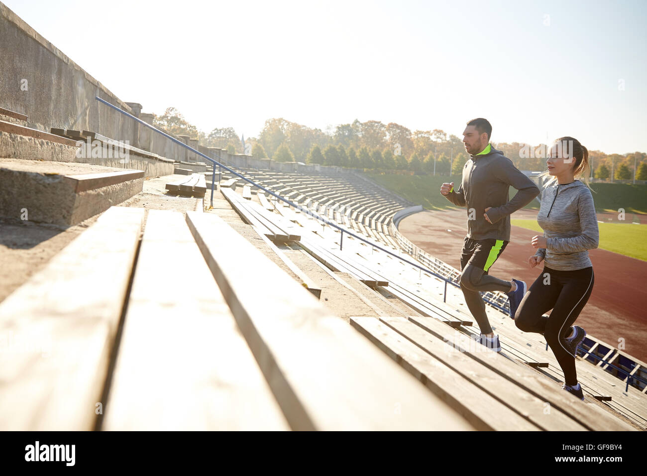 Woman running on stadium track hi-res stock photography and images - Alamy