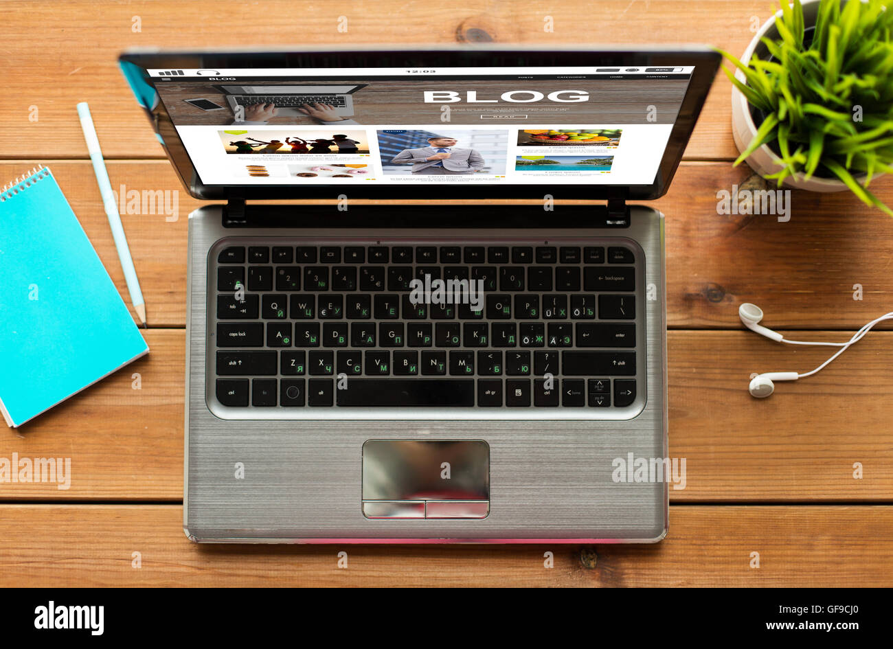 laptop computer with blog web page on screen Stock Photo - Alamy