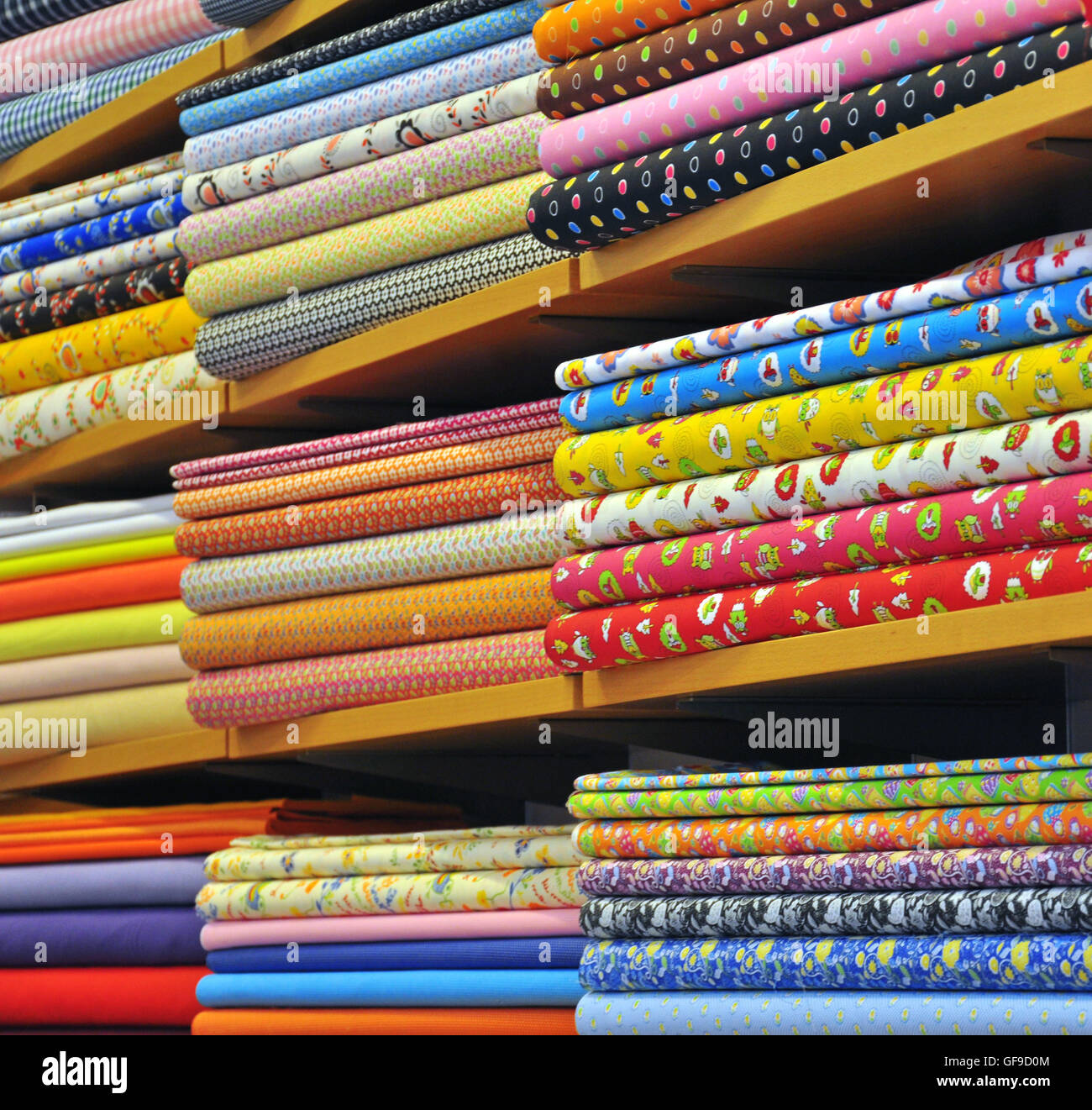 Fabric shop traditional market hi-res stock photography and images - Alamy