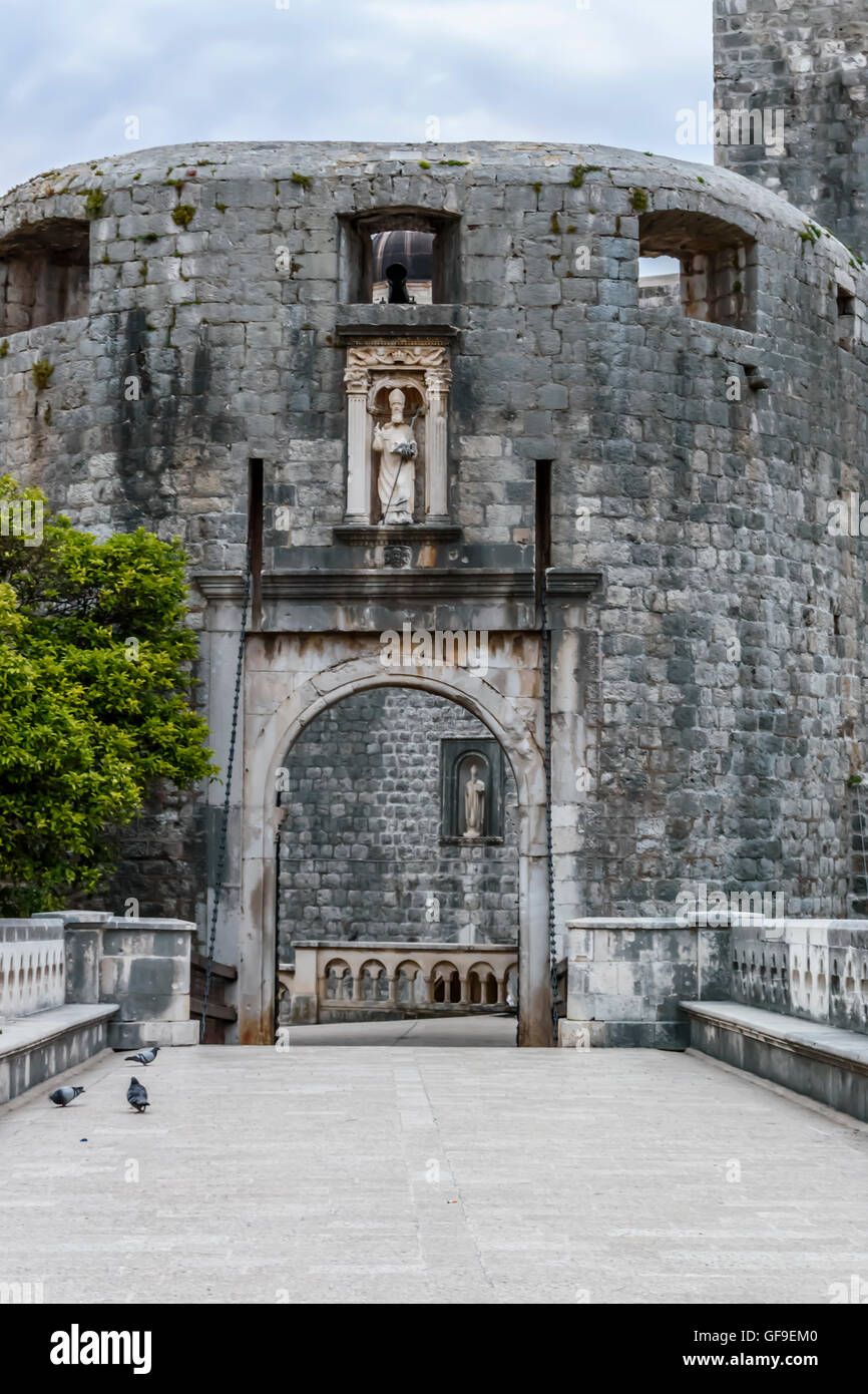 Pile entrance hi-res stock photography and images - Alamy