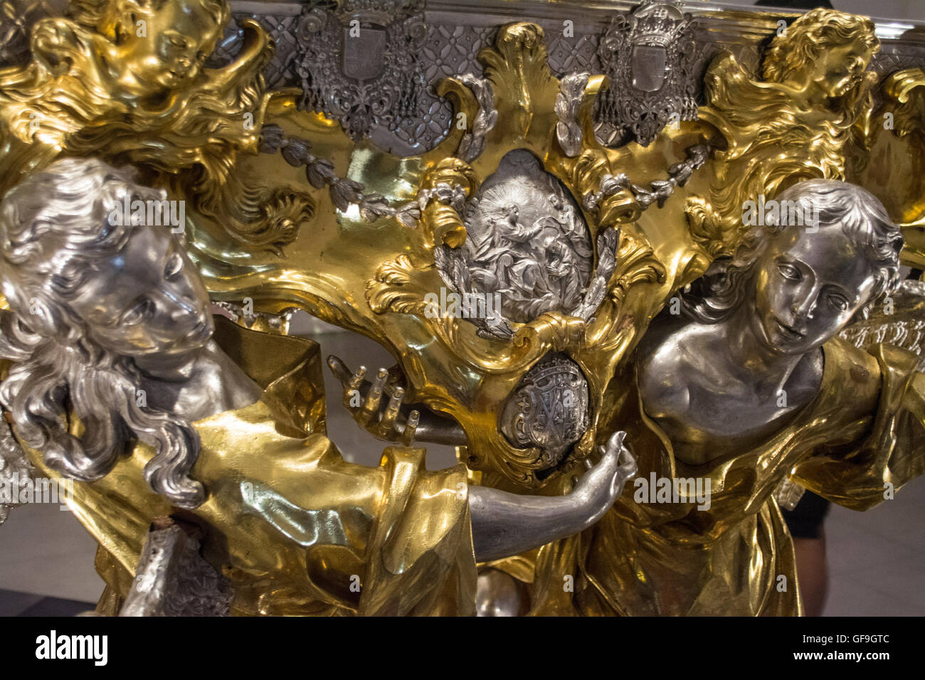 Monstrance of arfe hi-res stock photography and images - Alamy