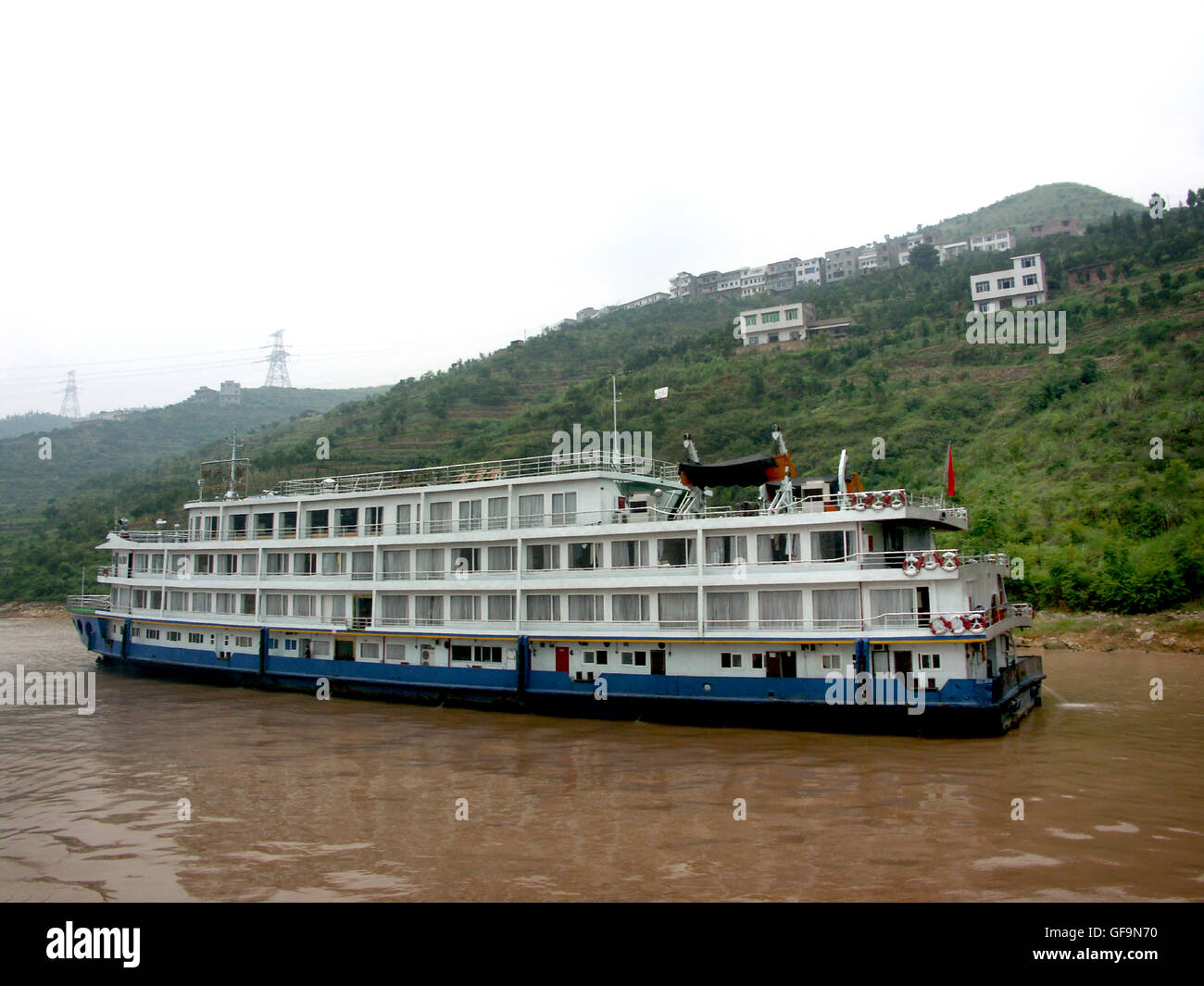 Passing cruise ship at Badong and the entrance to Shennong Stream on ...