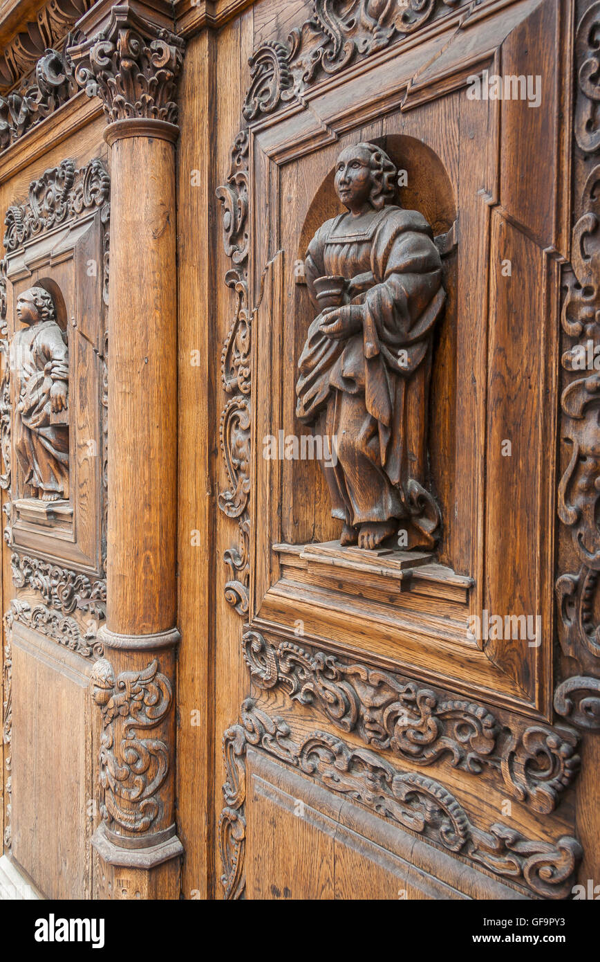 Ancient wooden door in stone building in Tallinn Stock Photo - Alamy