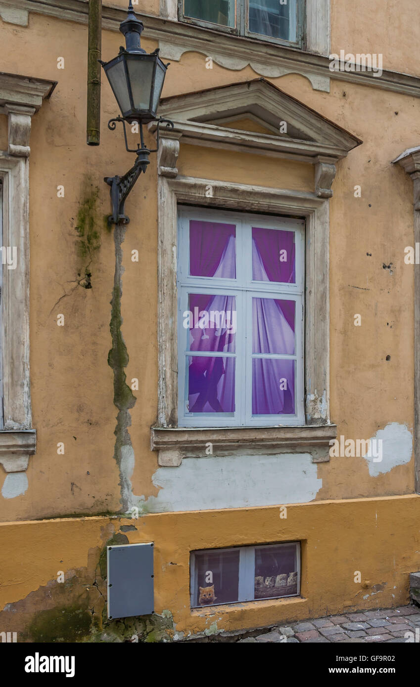 Old brick house arched hi-res stock photography and images - Alamy